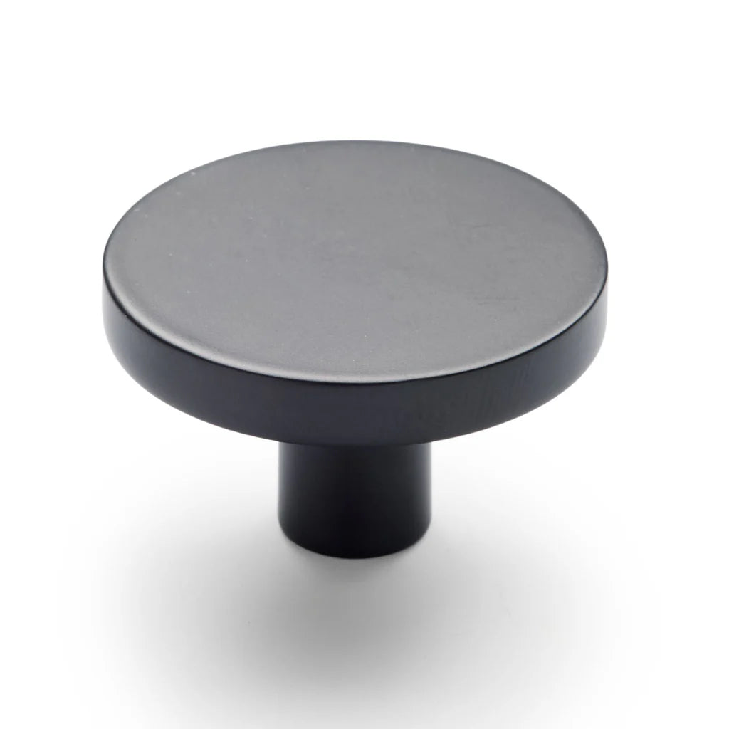 Manovella Round Profile Cabinet Knob - Olivia - Matte Black – Wellsons